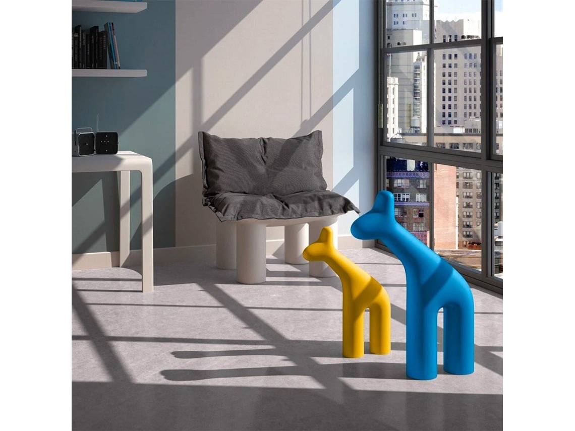 Escultura objeto de design moderno girafa em polietileno Raffa Medium ...